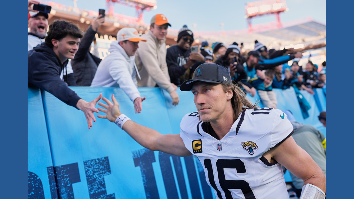 Trevor Lawrence leads Jaguars to third straight win in 25-3 victory ...