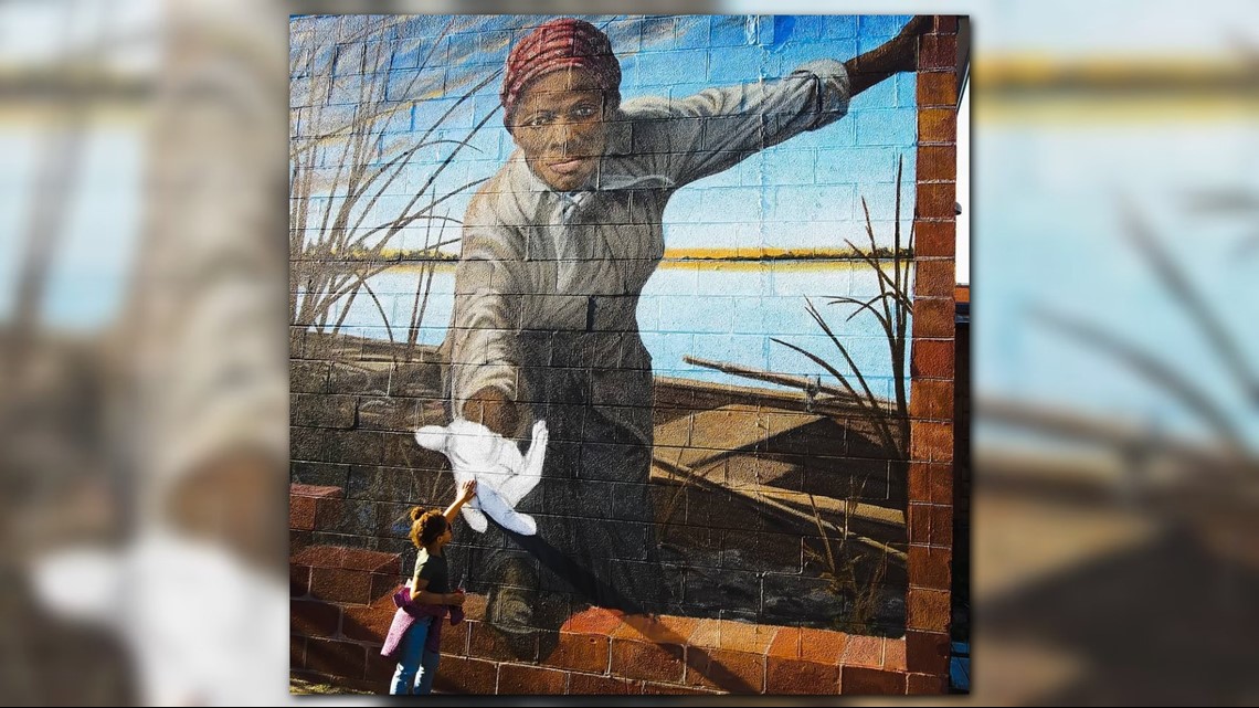 Photo shows little girl in front of Cambridge mural of Harriet Tubman ...
