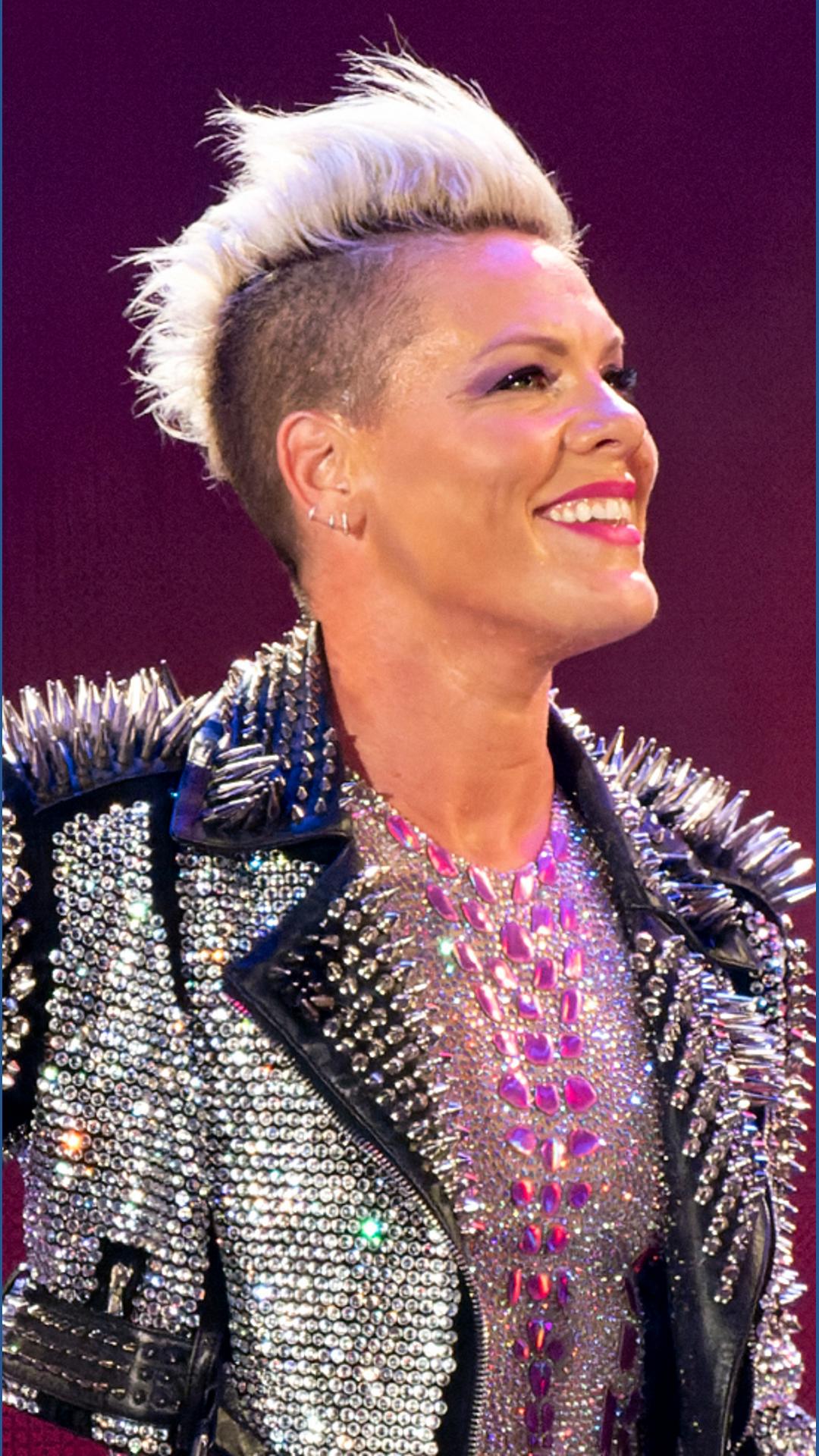 Singer Pink spends New Year's Eve in hospital | firstcoastnews.com