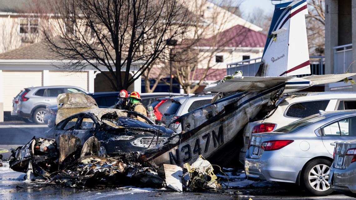A single-engine plane crashes near a Pennsylvania airport and all 5 ...
