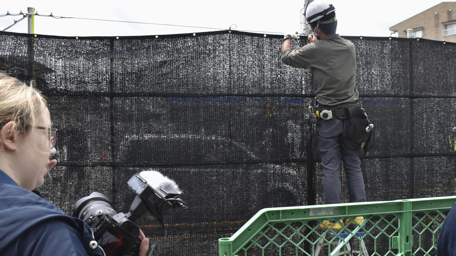 Japanese town erects screen to stop tourist photos of Mt. Fuji ...