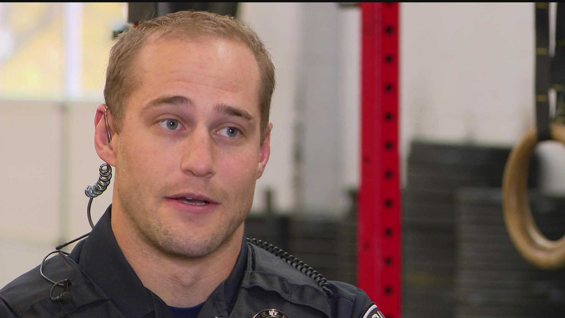 Off-duty police officer saves man's life at gym while working out ...