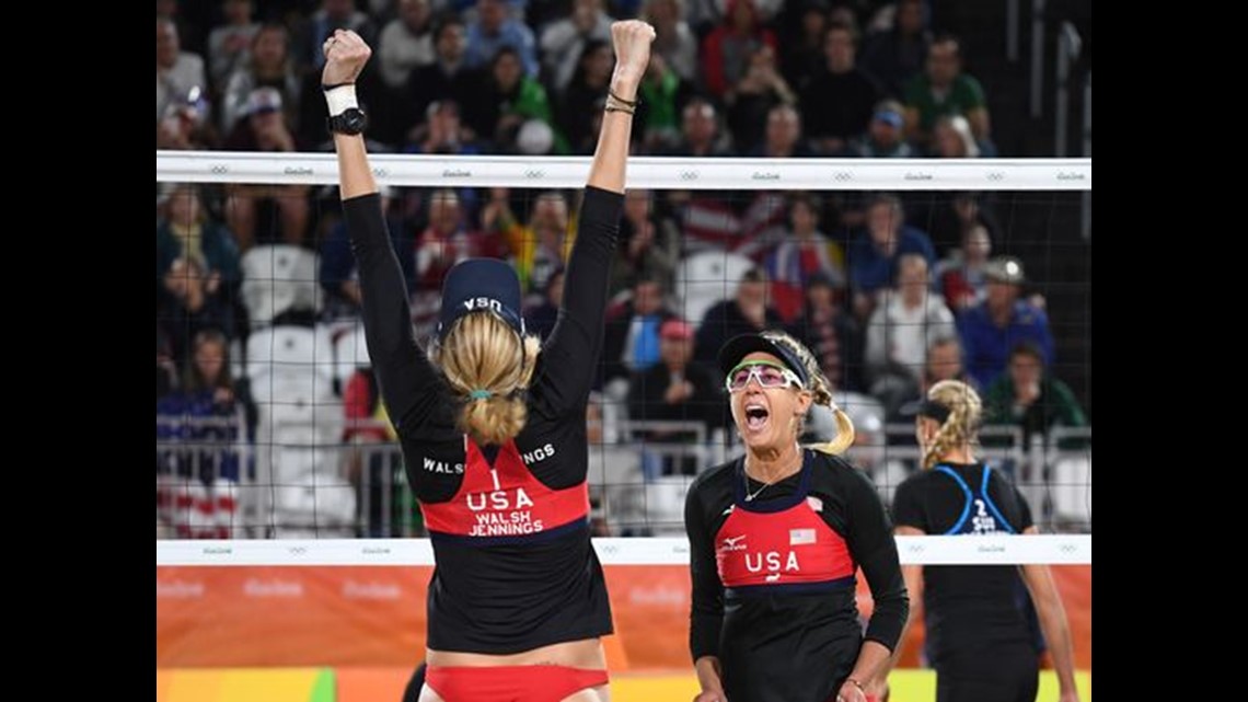 Kerri Walsh Jennings, April Ross win a close one, advance to Round of ...