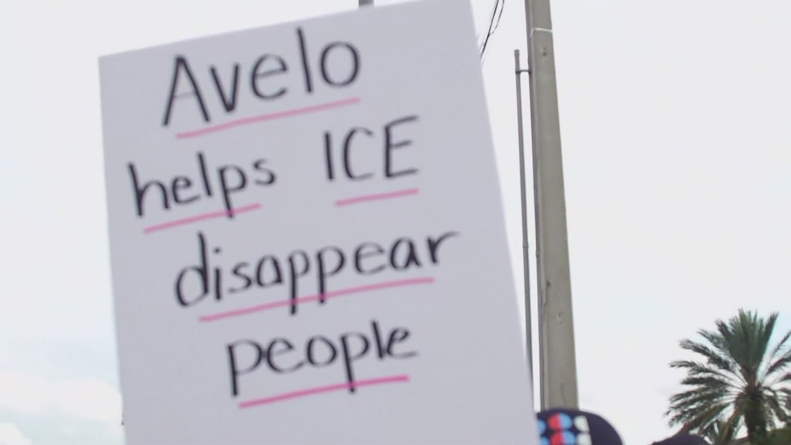 Protests held nationwide against Avelo Airlines' contract with ICE ...