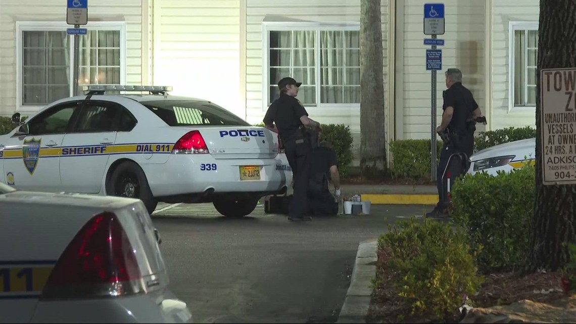 Man shot in face, another in abdomen in Jacksonville | firstcoastnews.com