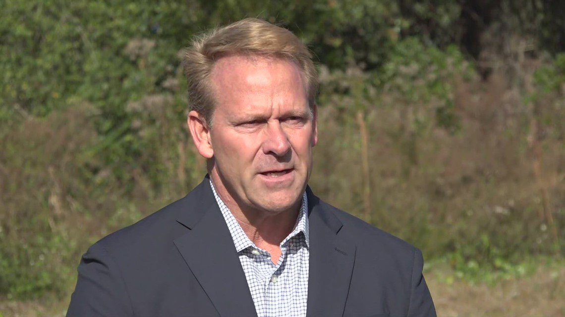 Driver of Kia hospitalized after going around crossarms at railroad ...