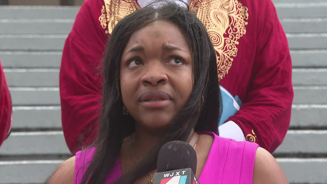 Police make woman take breathalyzer before rendering aid ...