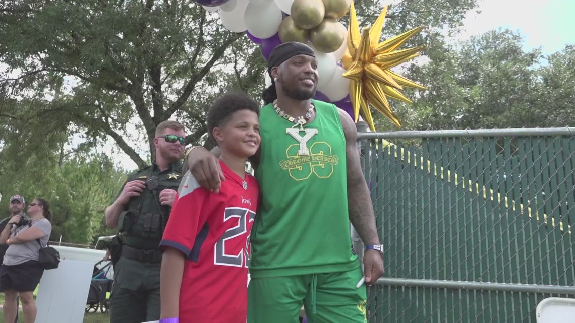 Derrick Henry hosts first Carnival, giving back to Yulee ...