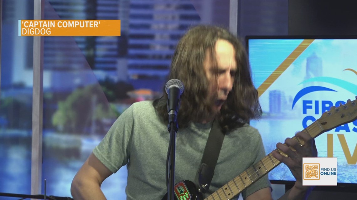 DigDog performs 'Captain Computer' | firstcoastnews.com