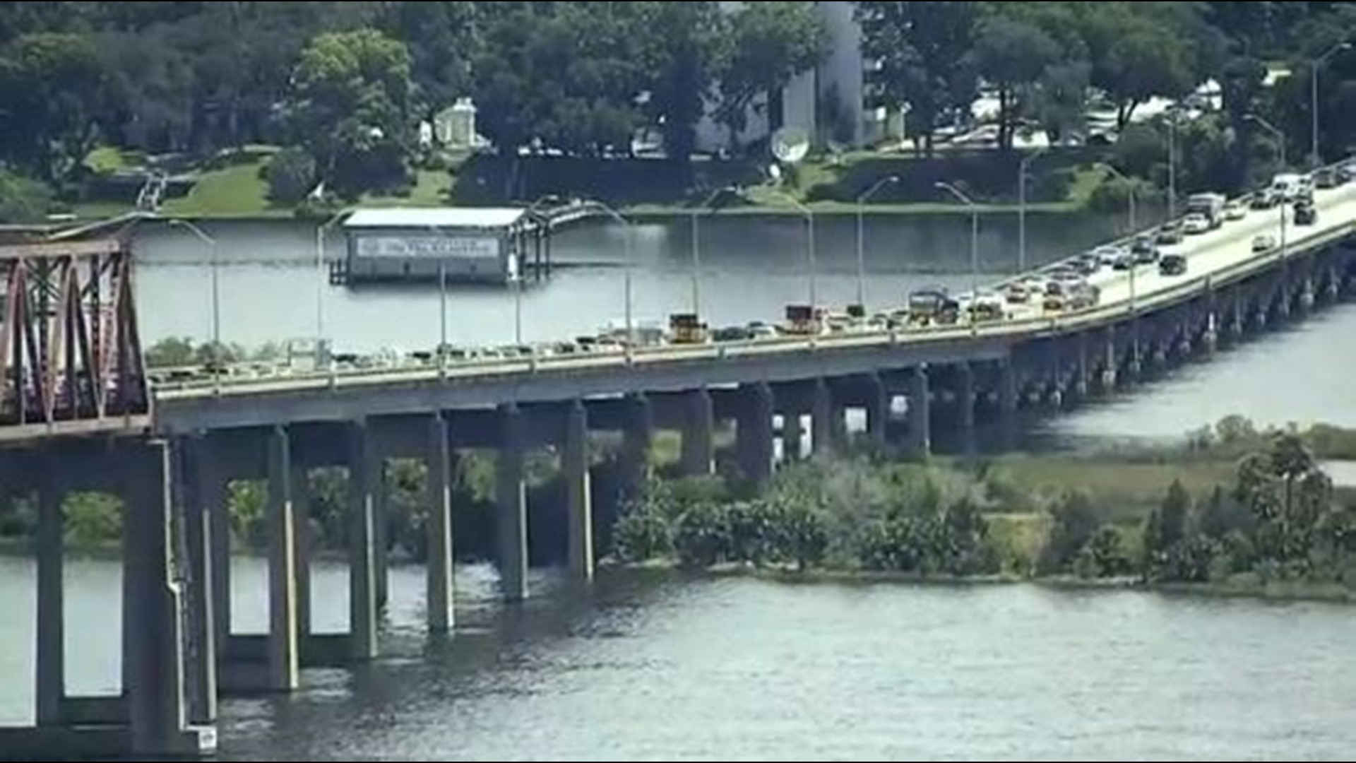 Traffic delayed on Mathews Bridge due to crash with injuries ...