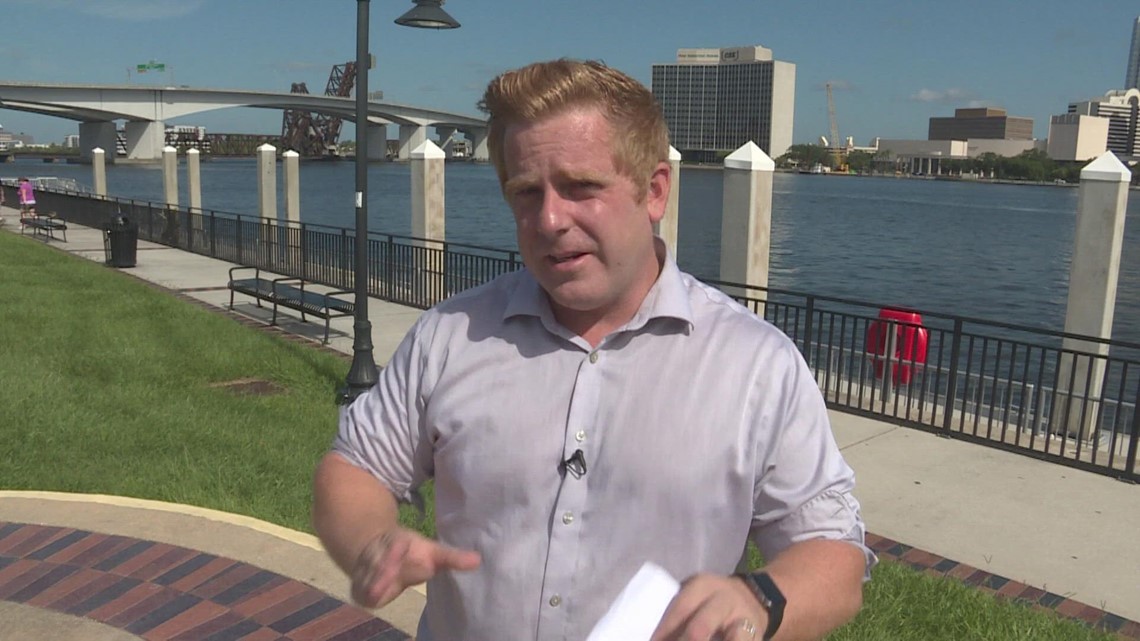 Jacksonville father's viral diaper-changing photo inspires Pampers to ...