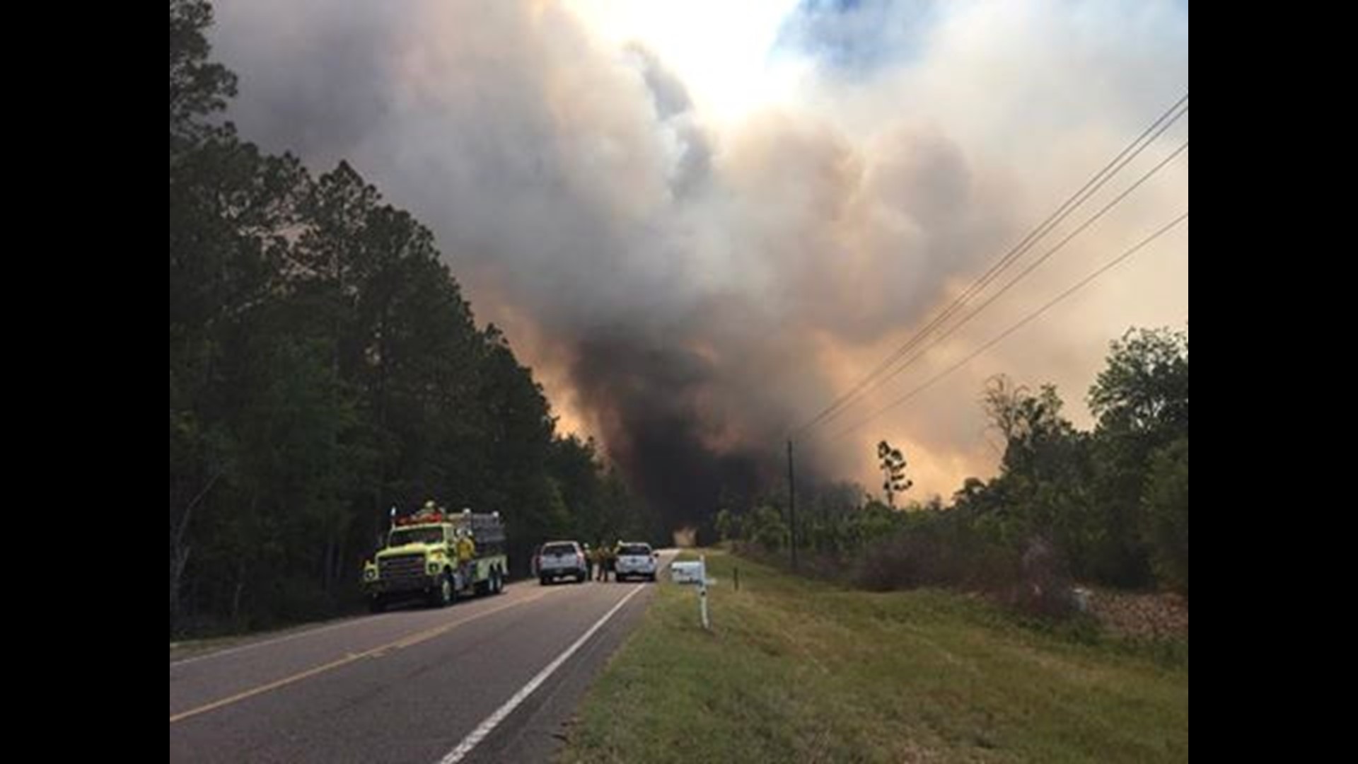 PHOTOS: Dramatic photos show the intensity of West Mims Fire ...