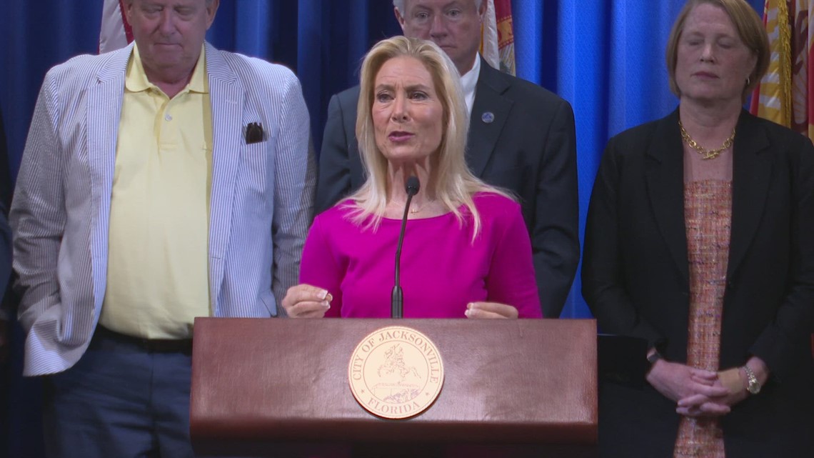 Mayor Donna Deegan shows support for city council pick Randy DeFoor ...