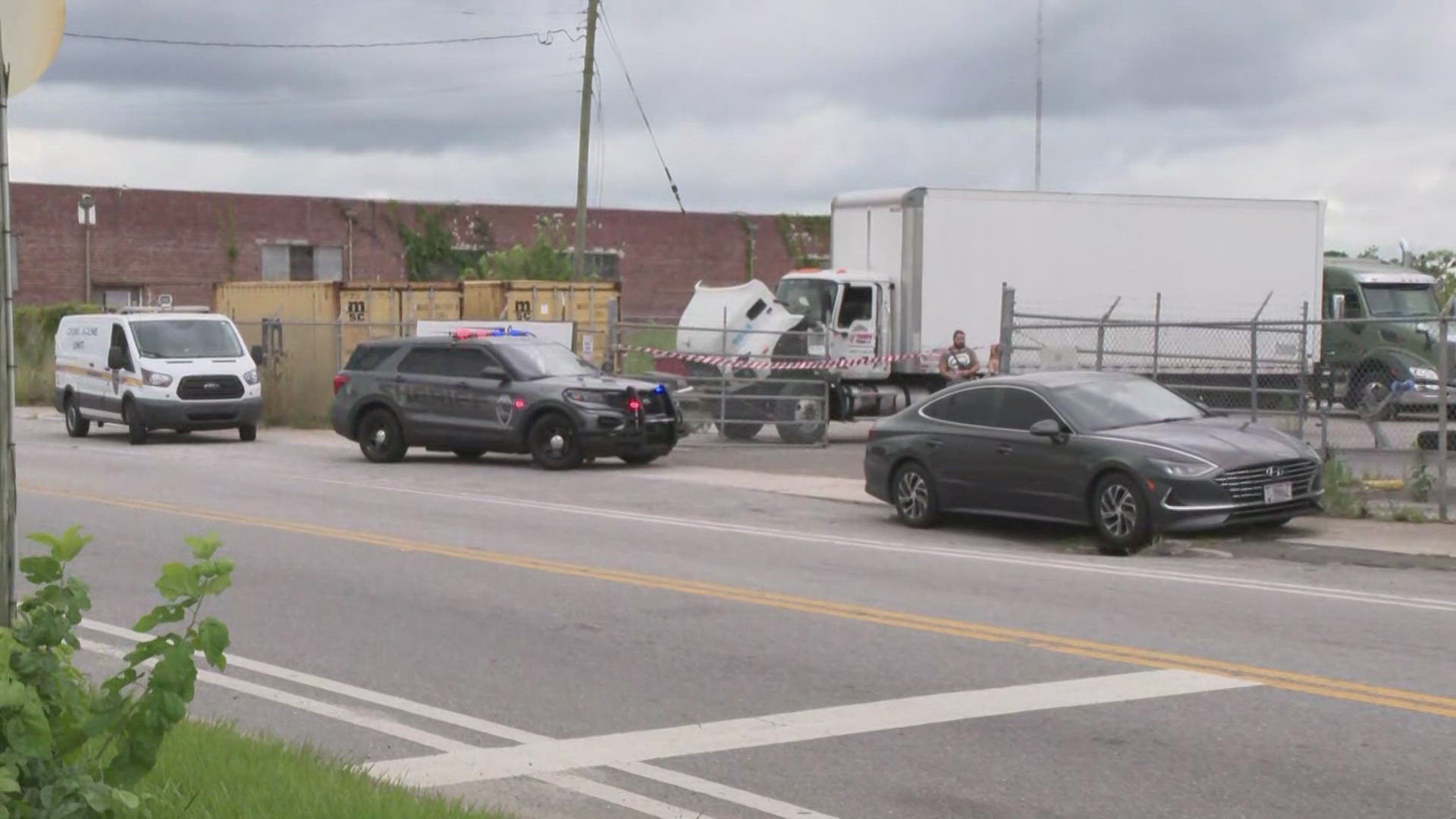 Employee killed while working on a semi-truck at local repair shop: JSO ...