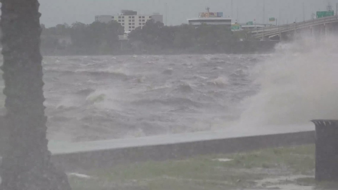San Marco's Riverfront Park gets smacked by waves and flooding as ... San Marco's Riverfront Park gets smacked by waves and flooding as ...