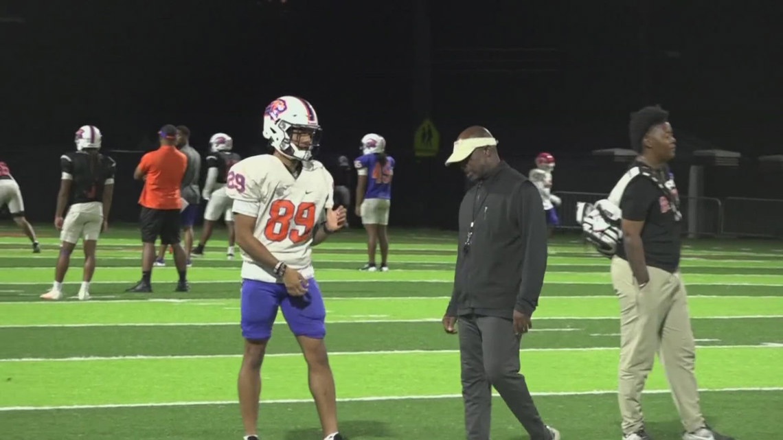 Edward Waters Tigers off to a historic 3-0 start to football season ...