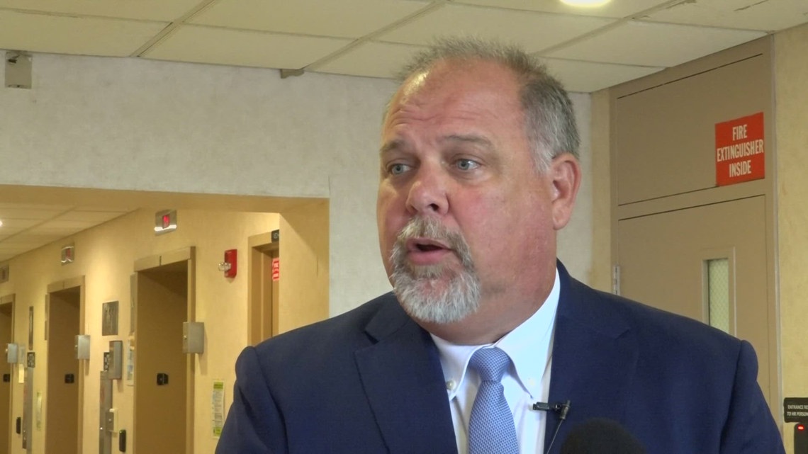 Board votes 6-1 in favor of $320K salary for new DCPS superintendent ...