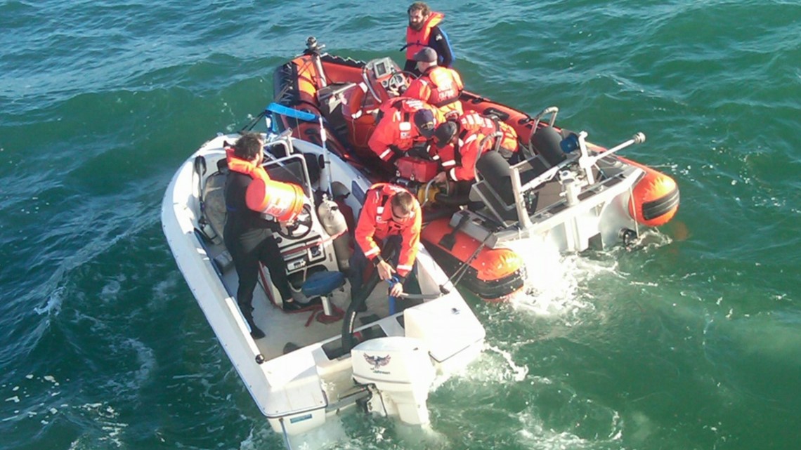 2 rescued on St. John's River after boat takes on water ...