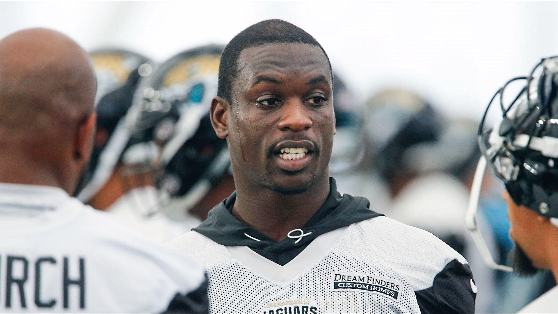 Telvin Smith arrested for aggravated assault against landscaper ...