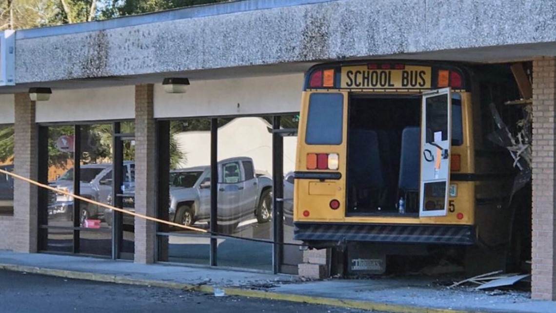 School bus crashes into restaurant at Arlington shopping center ...
