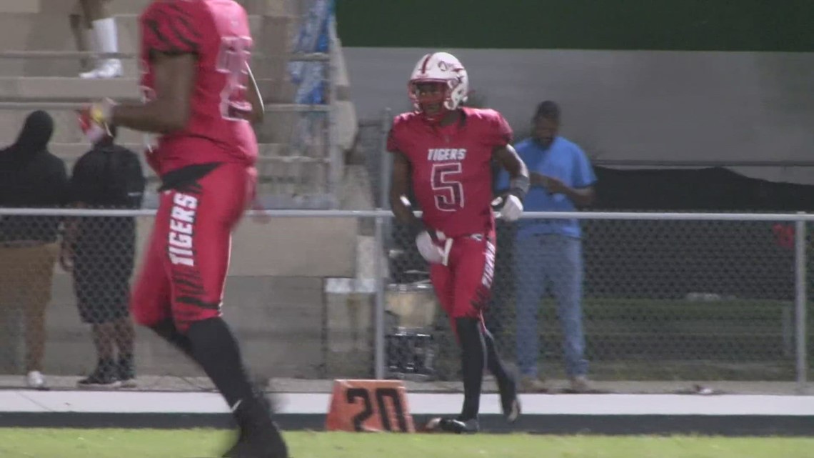 The Andrew Jackson Tigers football team under a new head coach, Darryl ...