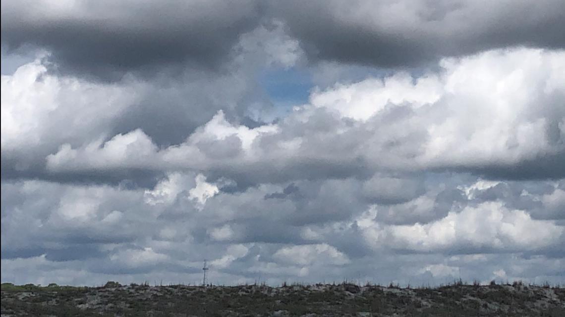 Weather Why: Flat cloud bottoms in the summertime sky | firstcoastnews.com
