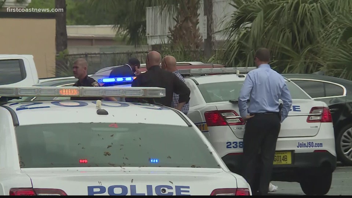 Family asking why JSO officer shot man during struggle at hotel ...