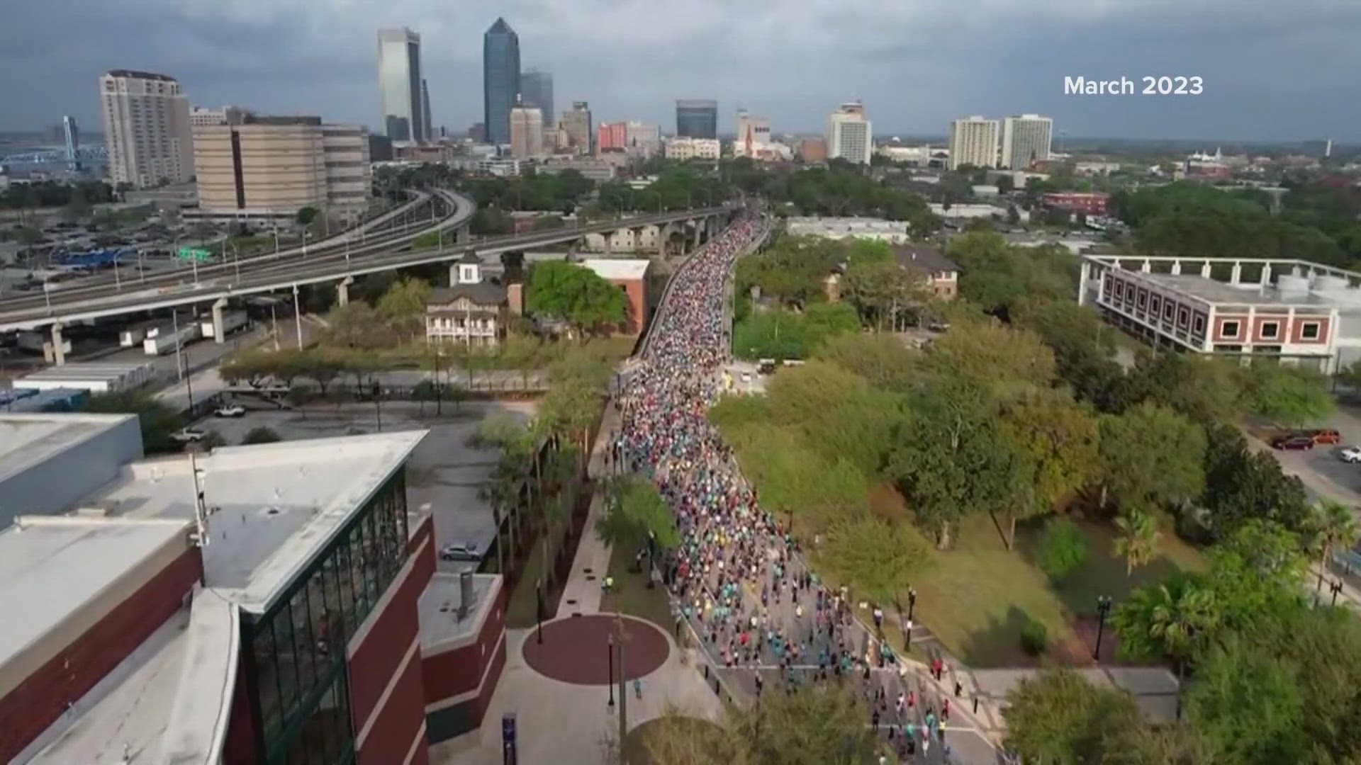 Thousands of runners participate in sold-out Gate River Run in ...