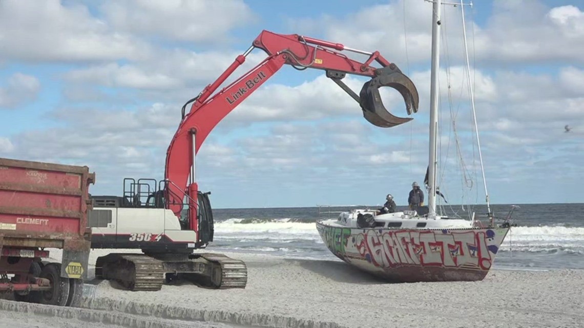 Marooned boat being destroyed on Jacksonville Beach | firstcoastnews.com