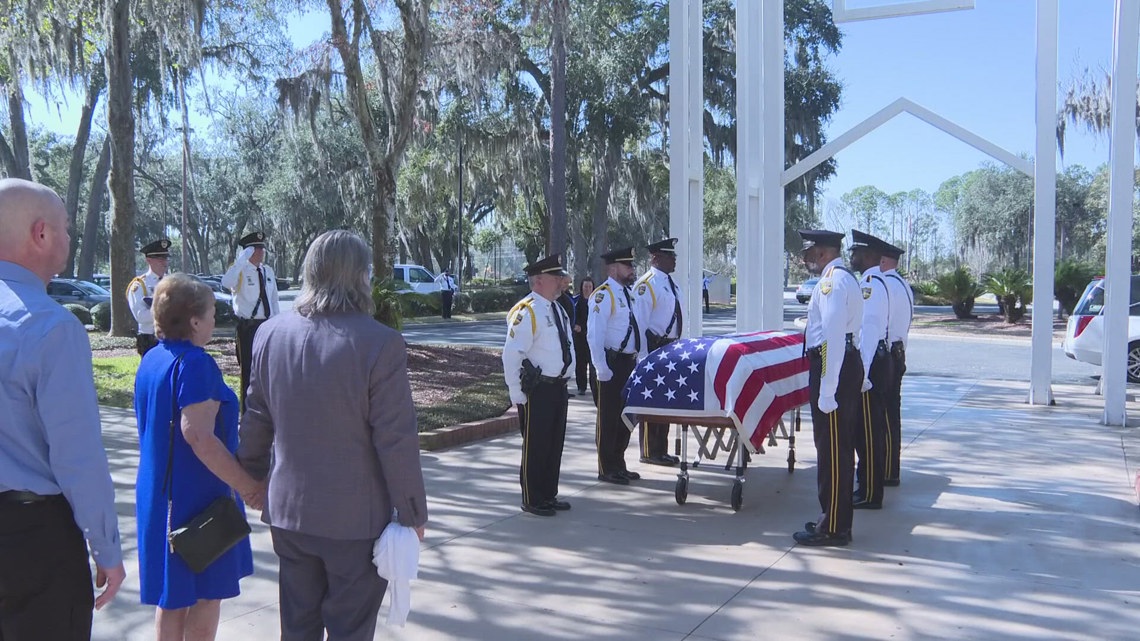 Community and family gather as retired JSO officer is laid to rest ...