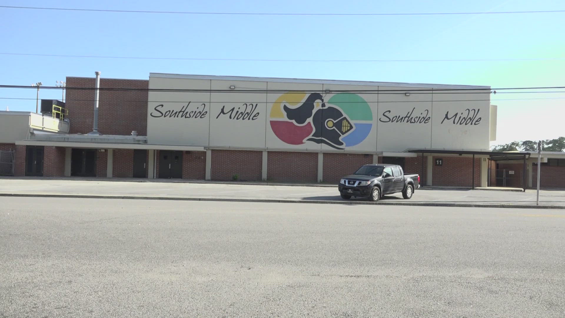 Southside Middle School on lockout for school threat, DCPS says ...