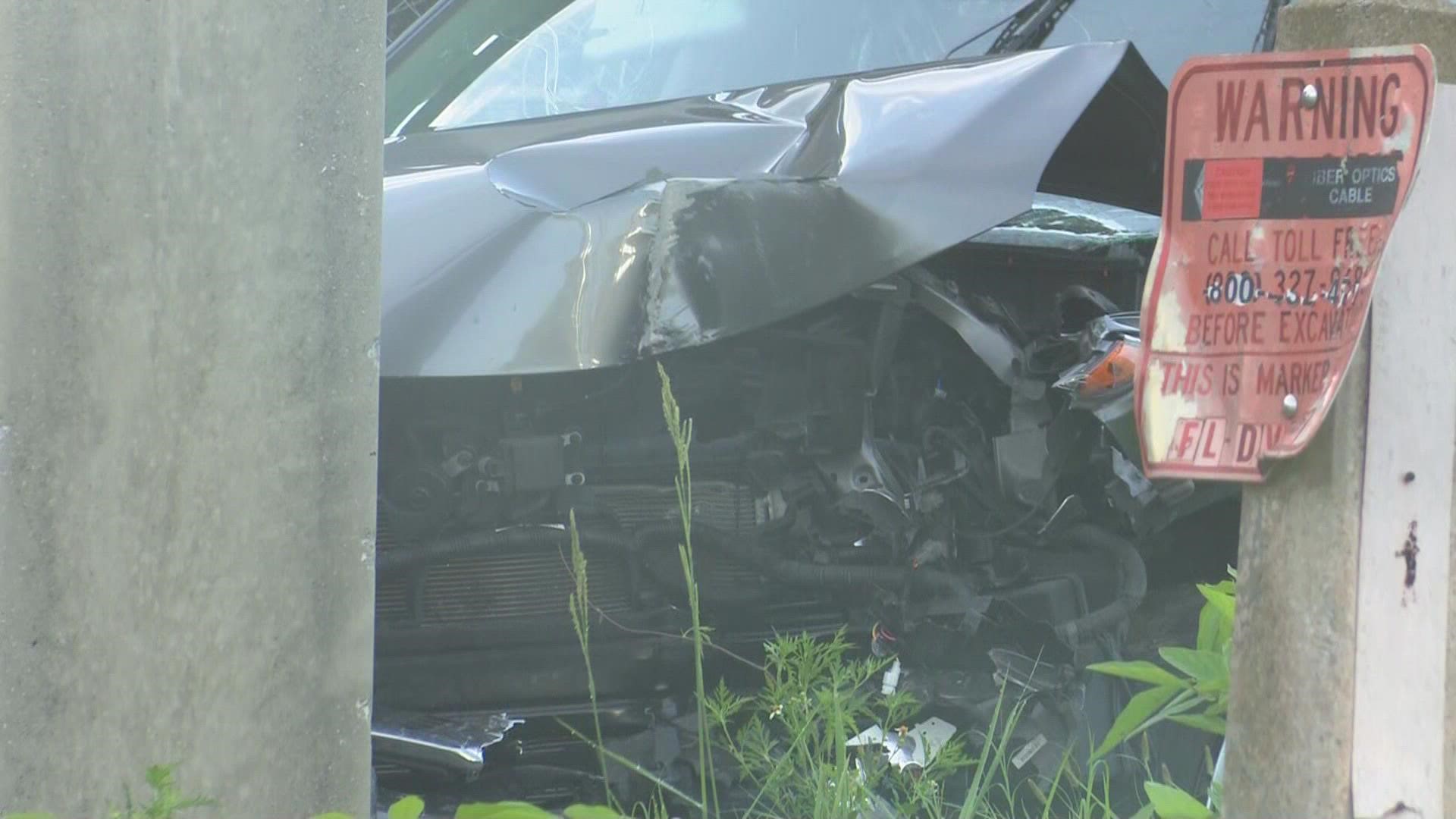 Passenger dead after SUV slams into pole in Lakeshore area crash ...