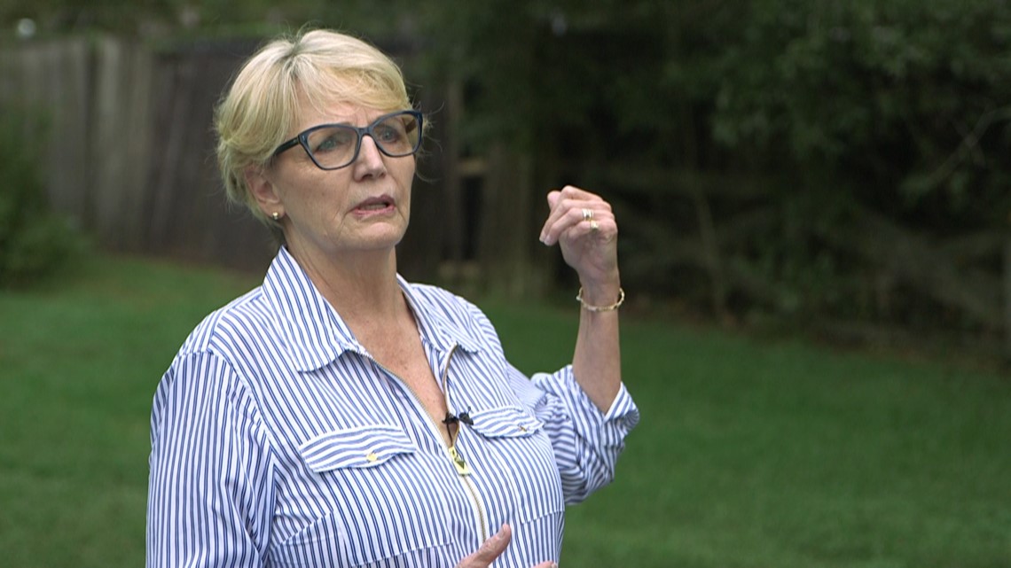 Homeowner calls JEA 'bad neighbor' over foul-smelling lift station ...