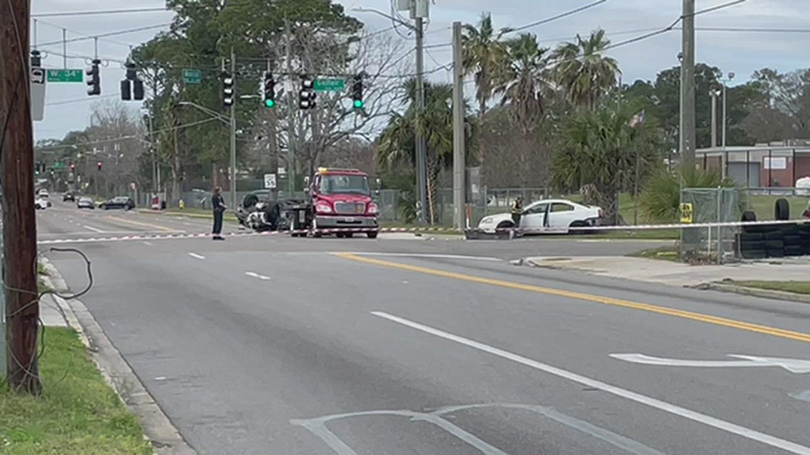 Car accident injures children, driver on Moncrief Road | firstcoastnews.com