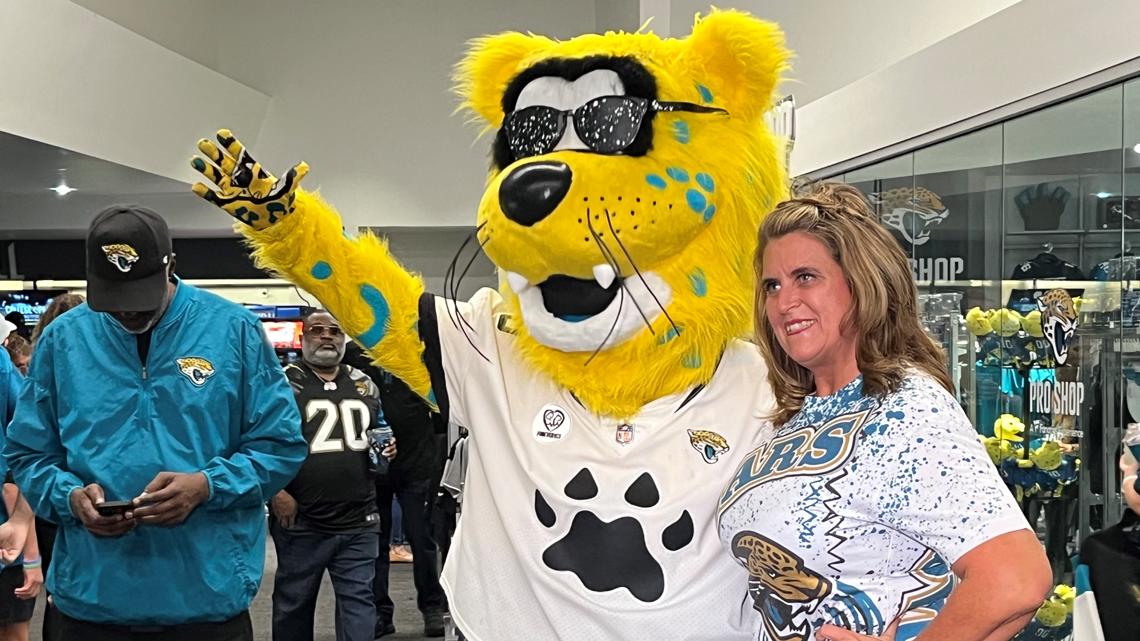 Jaguars fans pack EverBank Stadium for watch party | firstcoastnews.com