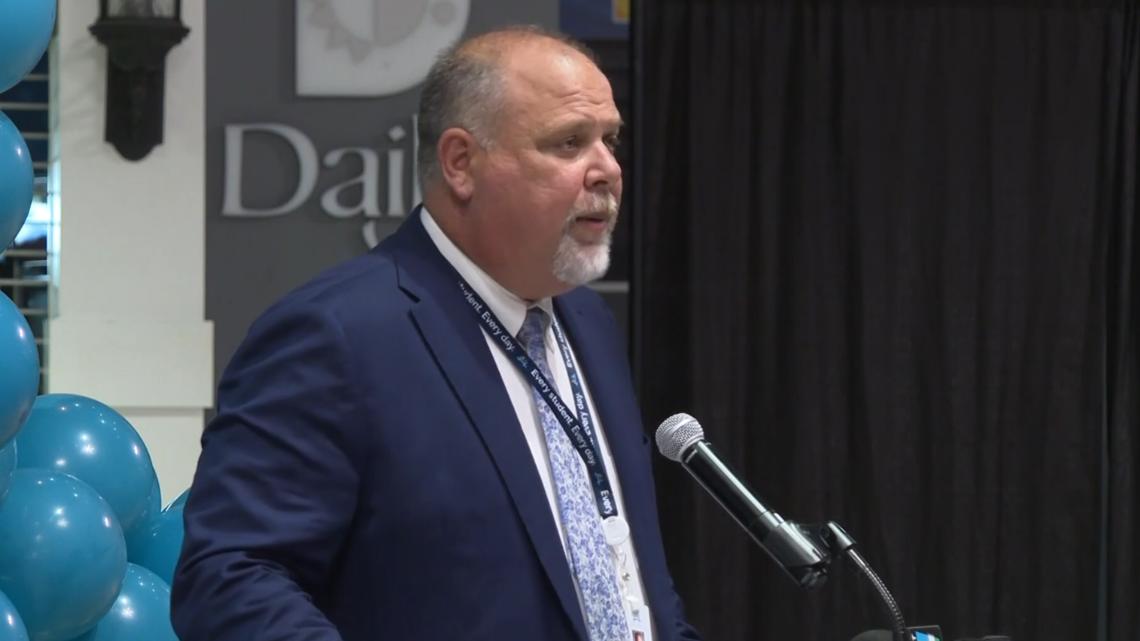 New DCPS superintendent, school board agree to $320,000 salary ...