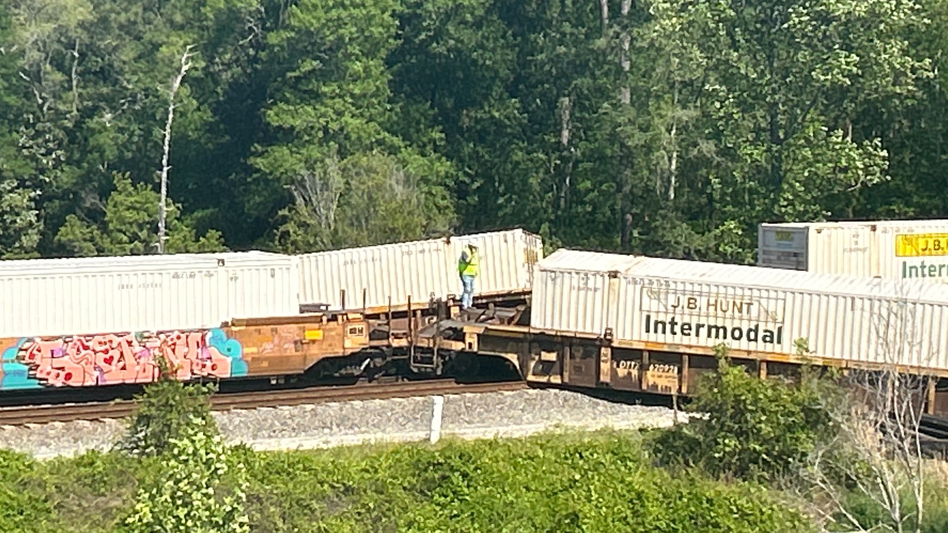 3 CSX crew members hurt in train crash, derailment in Folkston ...