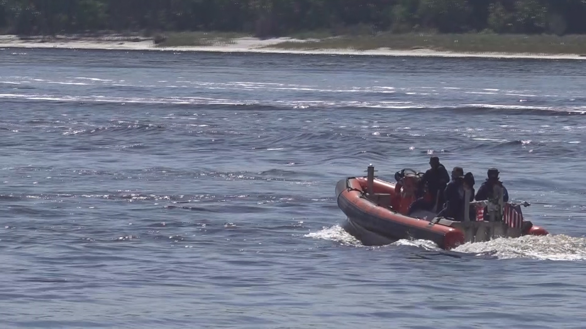 Jacksonville family helps Coast Guard search for missing boaters ...