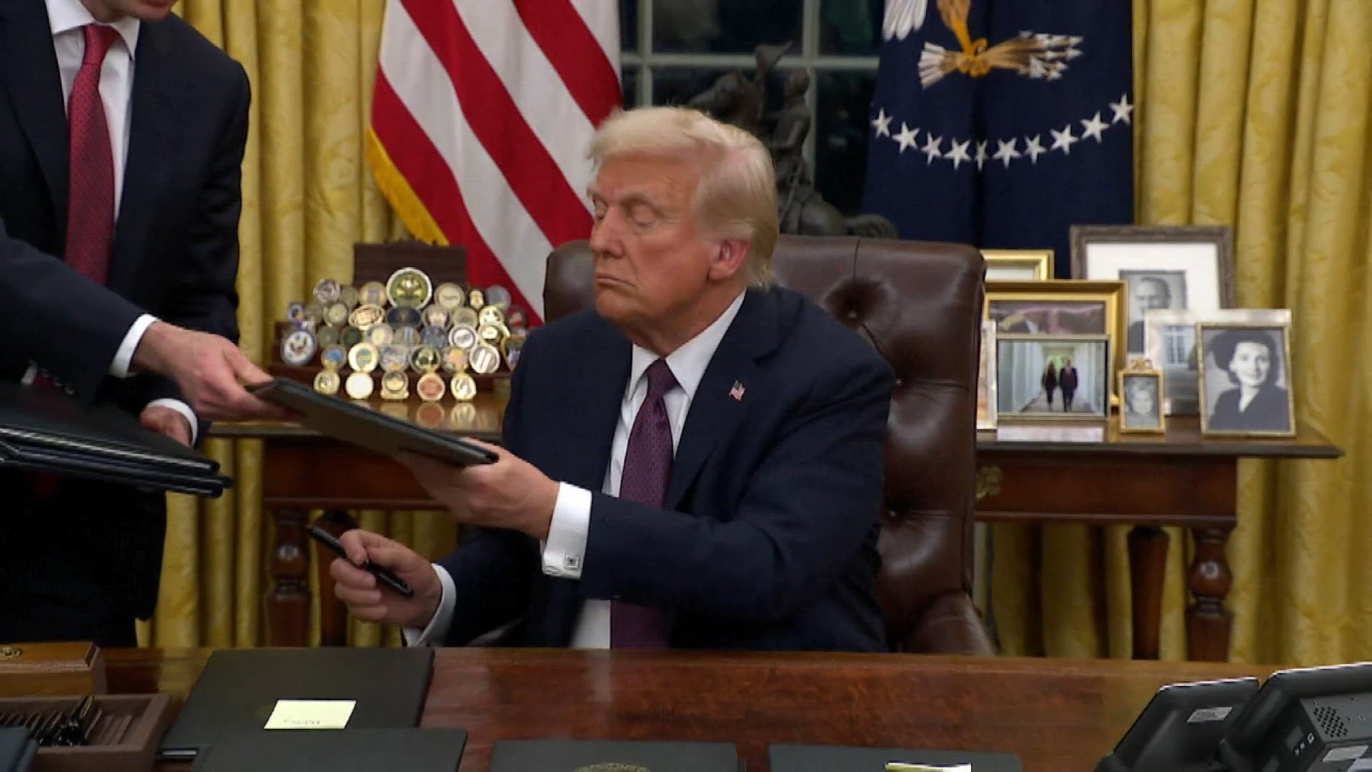 Supreme Court blocks Trump's bid to end birthright citizenship ...