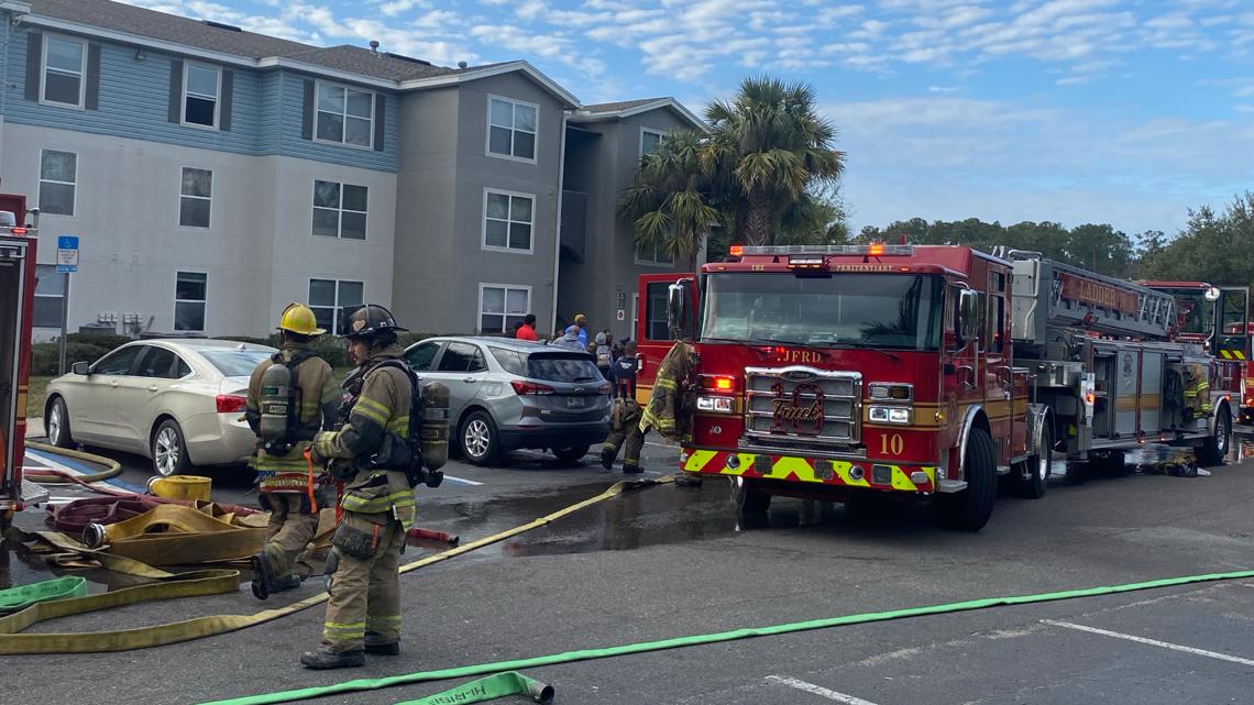 JFRD battles fire at Madelyn Oaks Apartments | firstcoastnews.com