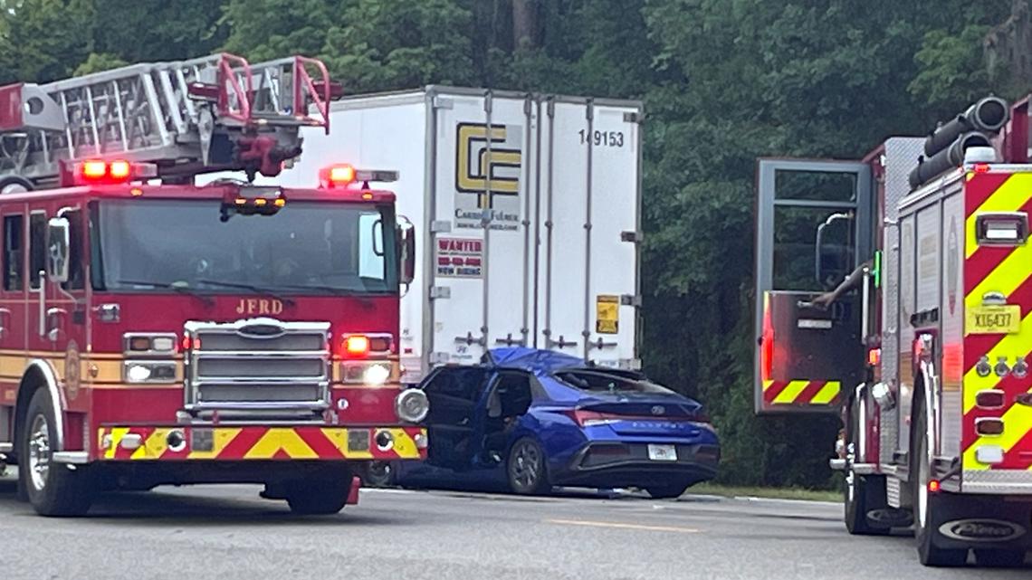 Man dead, child in critical condition after rear-end crash in Northwest ...