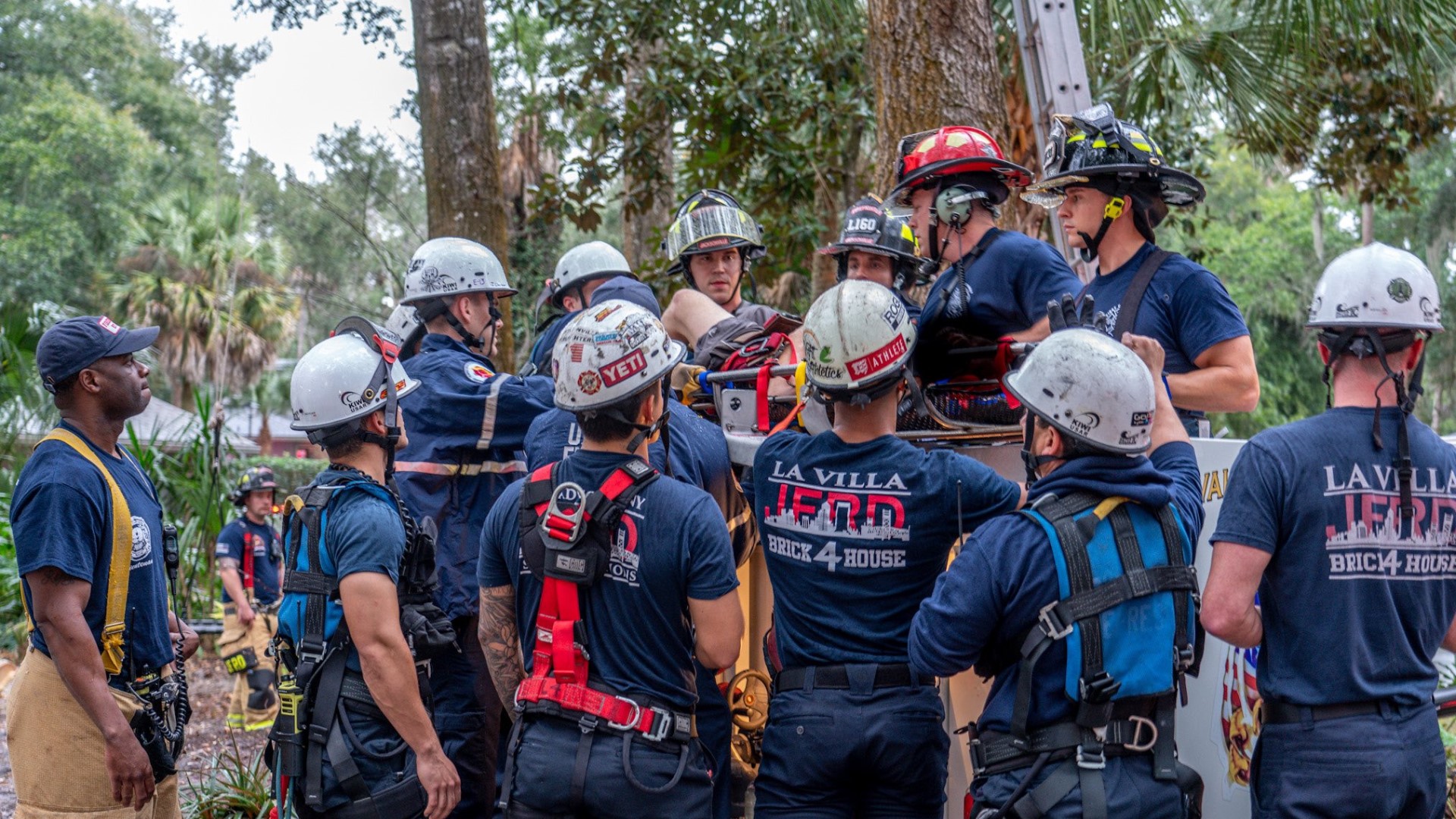 JFRD rescues man stuck in tree in Atlantic Beach | firstcoastnews.com