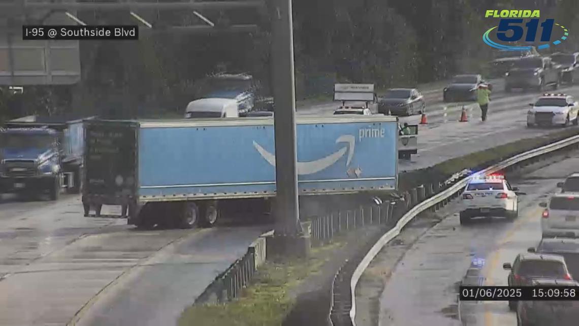 Amazon Semitruck Crashes On I 95 North Near Southside Boulevard