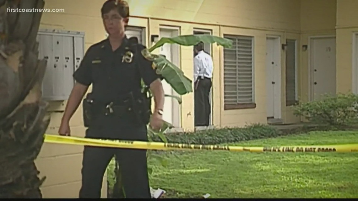 Warrant shows man accused of stabbing mother in 1996 Riverside murder ...