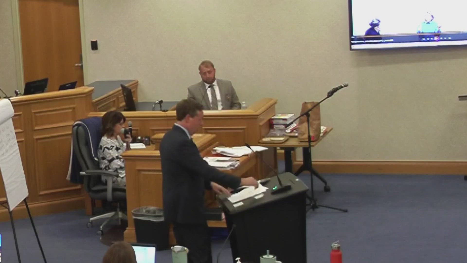 Defense for St. Simons Island dentist says she texted another man night ...
