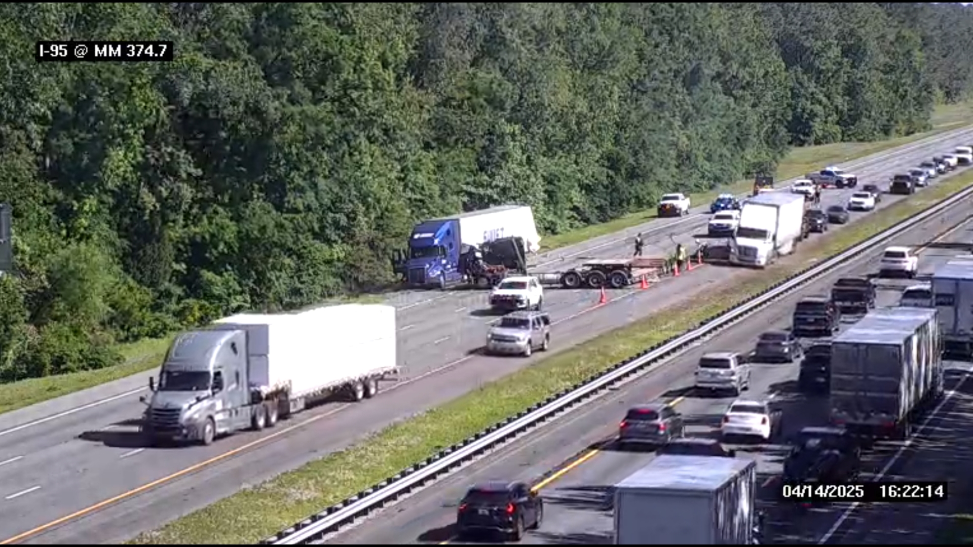 I-95 North ad S.R. 200 shut down for tractor-trailer crash | firstcoastnews.com