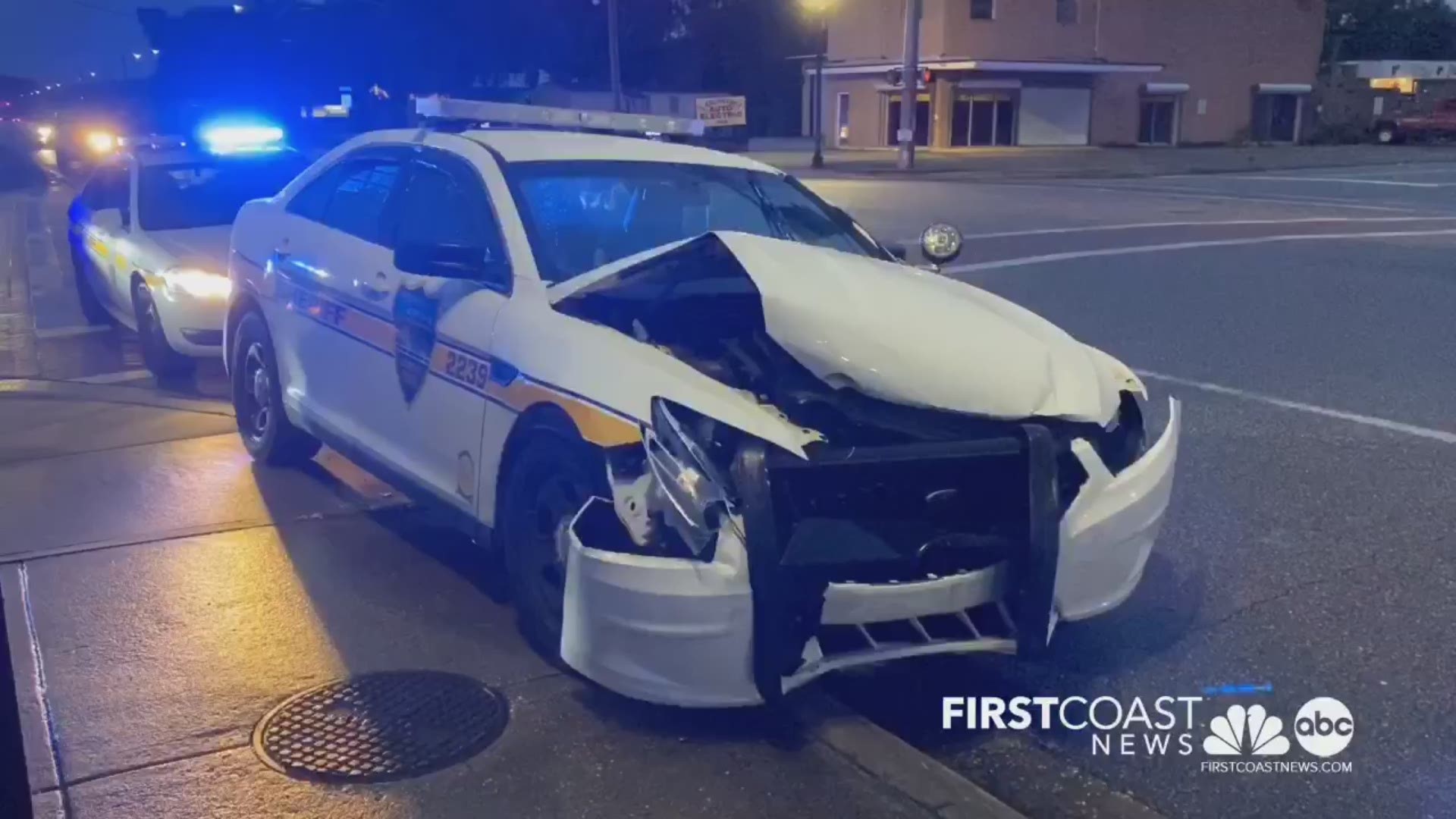 Video shows JSO vehicle on Arlington area curb with badly damaged front ...