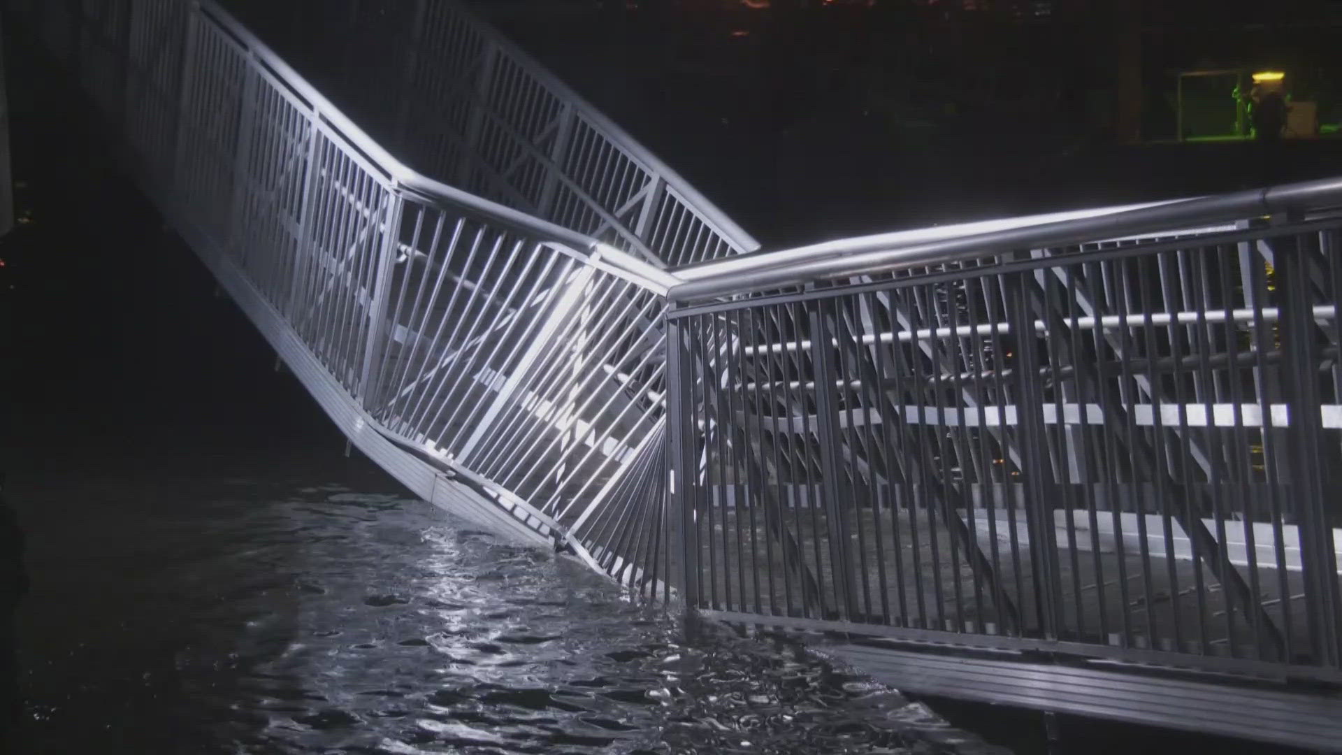 Gangway collapses at the Fernandina Beach Harbor Marina ...