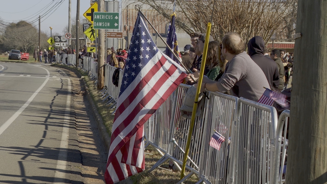 'Job well done, Mr. Carter': Hundreds line streets of Plains, GA to pay ...