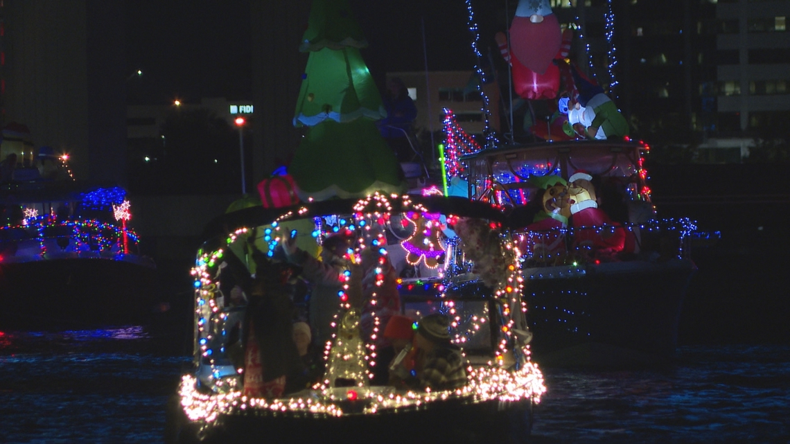 53 boats bring holiday spirit to Jacksonville's Light Boat Parade ...